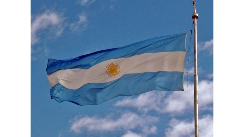 Después De La Polémica Confirman Que La Bandera Es Celeste Y Blanca