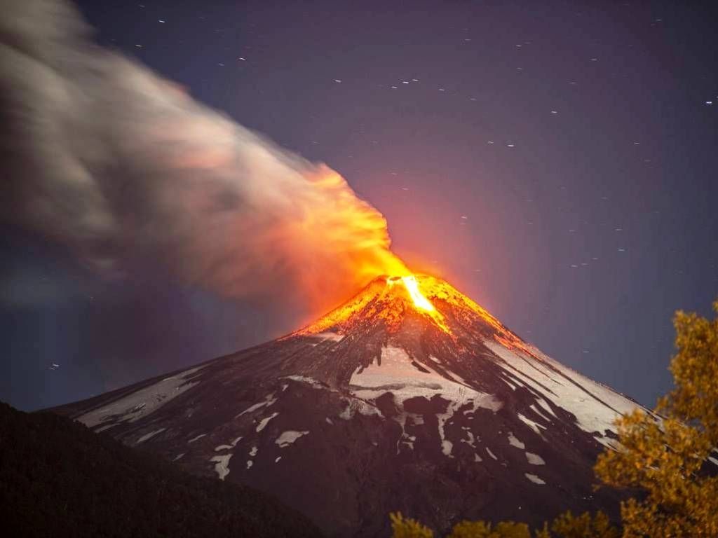 El volcán chileno Villarrica entró en erupción