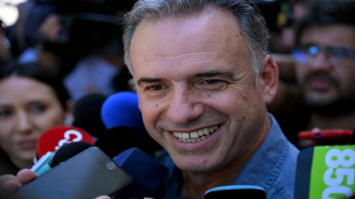 ¿Quién es Yamandú Orsi, el presidente electo en Uruguay?