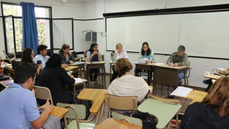 Los docentes vuelven a las escuelas con la primera jornada institucional