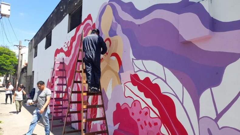 Pintaron un mural de concientización sobre el cáncer de mama