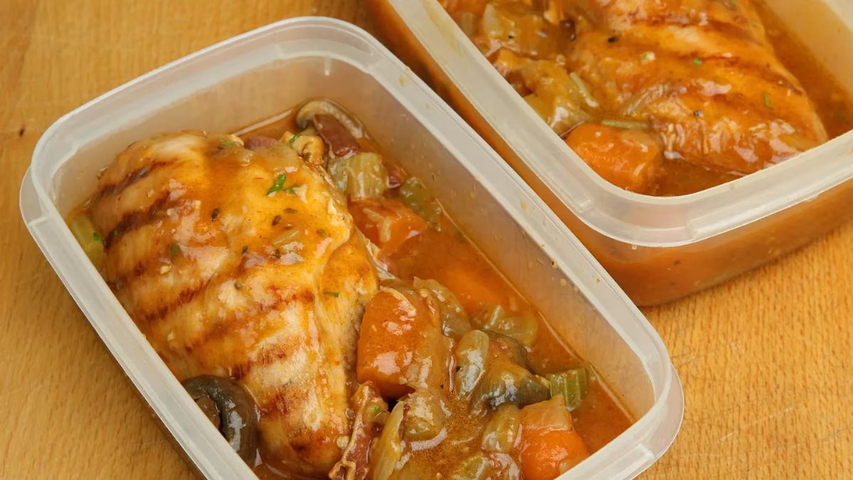 5 alimentos que nunca se deben guardar en un tupper