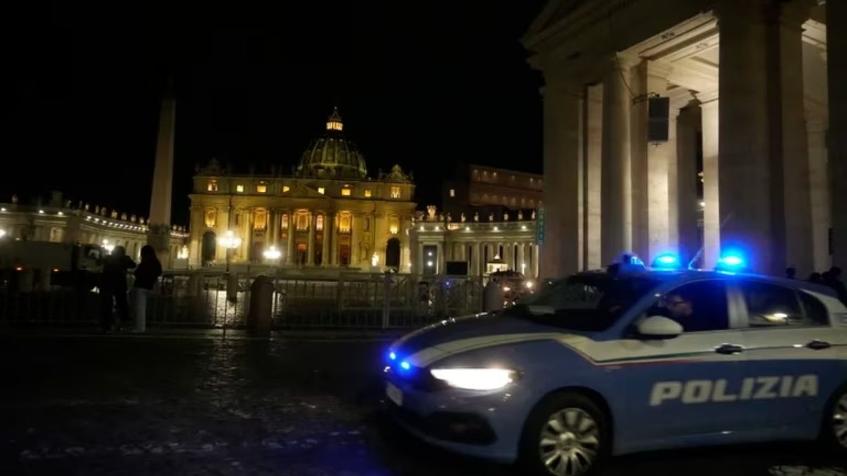Un vehículo irrumpió a toda velocidad en el Vaticano