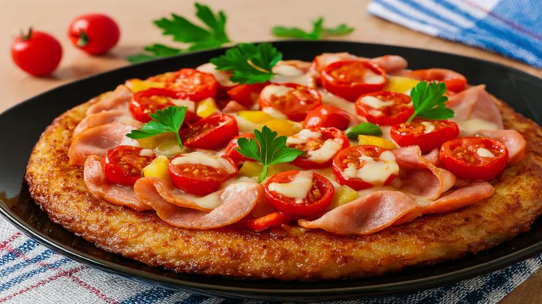 Receta fácil y distinta: prepara una pizza con base de papa con unos ...