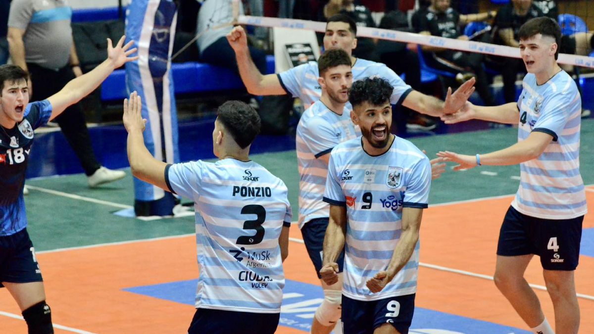 El equipo de Ciudad Vóley de Rodrigo Soria con buen debut