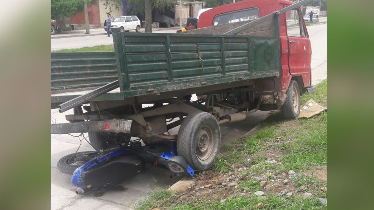 Camión fantasma: se salvaron de milagro