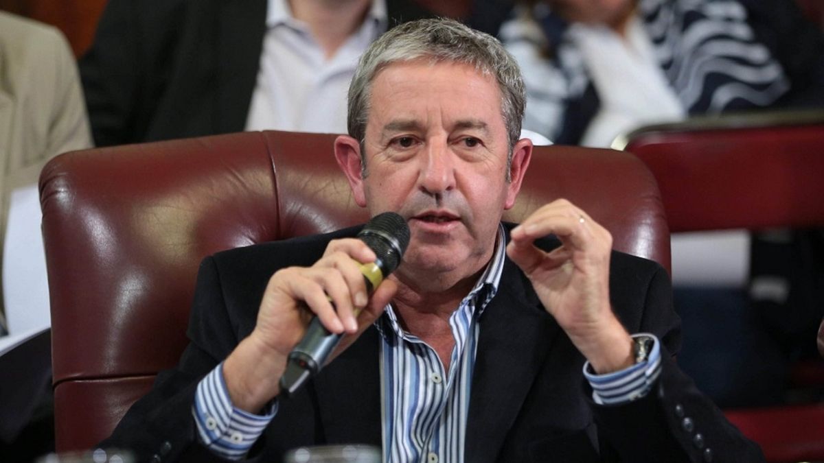 Julio Cobos lleva tranquilidad a tabacaleros