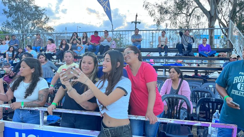 FNE 2025: lo mejor del primer desfile de carrozas del grupo A