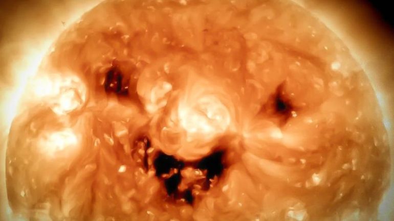 La NASA fotografió al sol sonriendo y es viral: los detalles