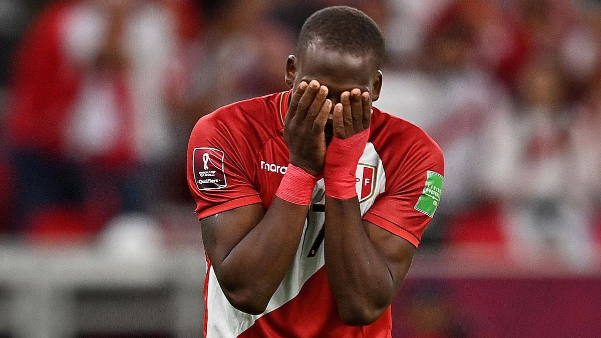 Advíncula pidió perdón y dijo adiós a la Selección peruana