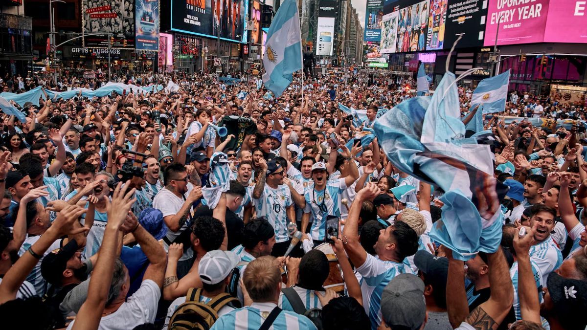 Impresionante banderazo argentino en Time Square