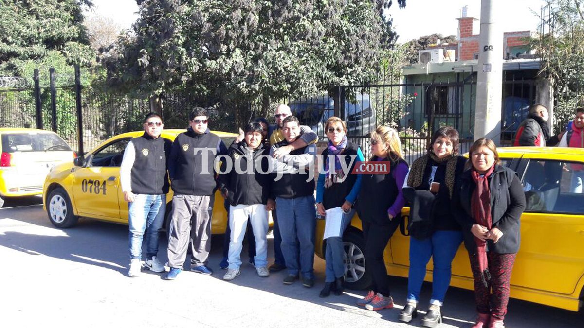 Remiseros solidarios: cambian viajes por un alimento para donar a los ...