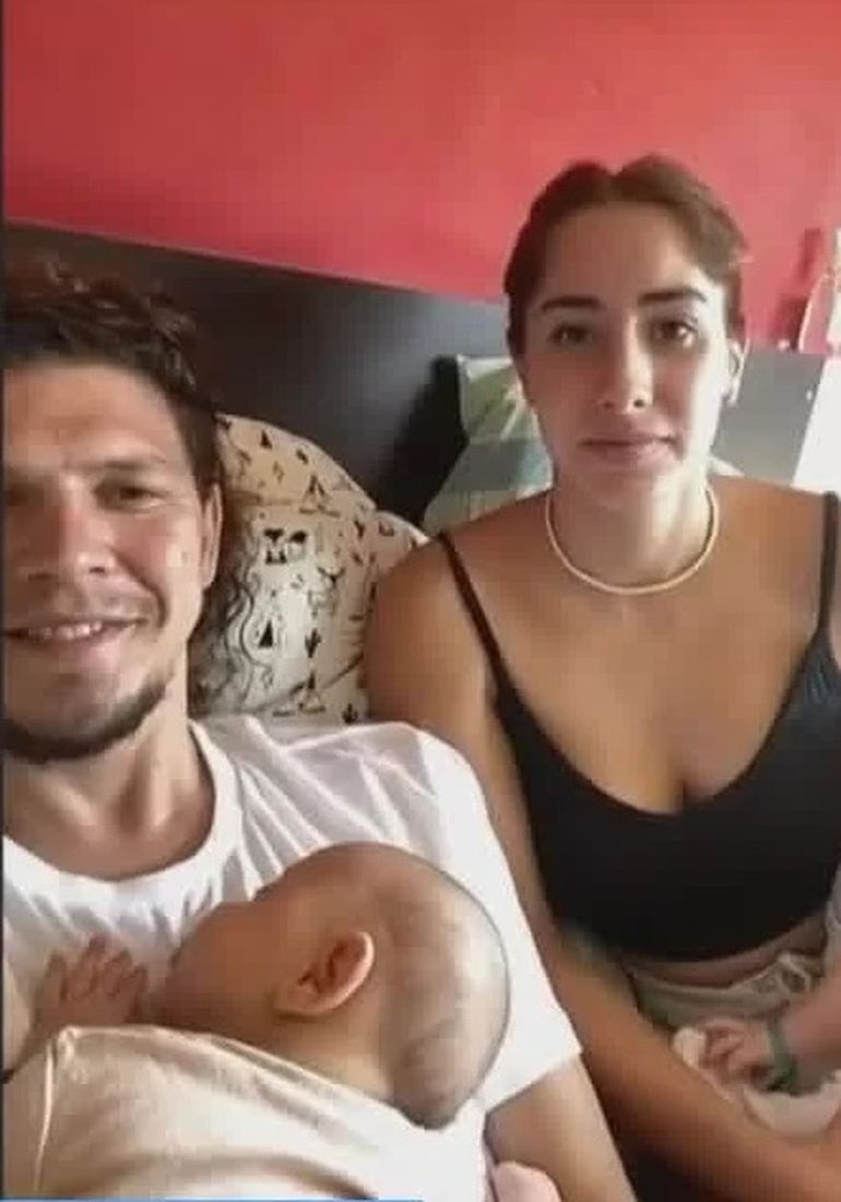 Fueron padres de gemelos pero no saben cuál es cuál