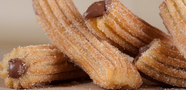 Cómo preparar churros rellenos caseros, ideales para una tarde de lluvia