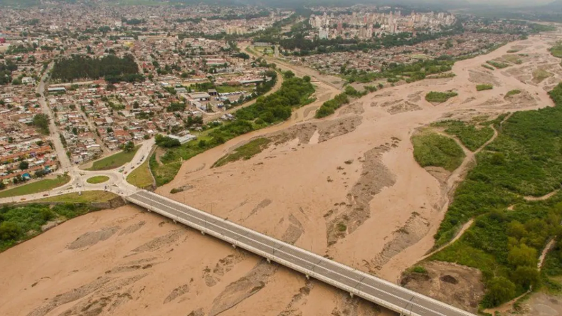 Búsqueda desesperada de una nena de 9 años fue arrastrada por la ...