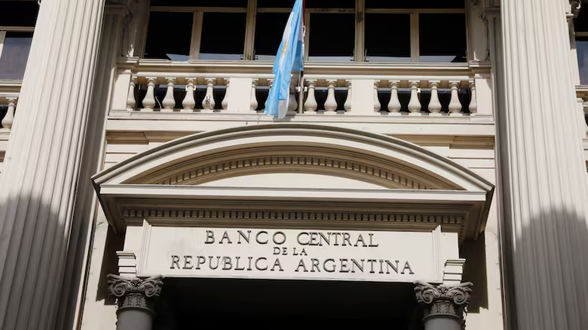 El BCRA elimina otro control sobre las operaciones en dólares: a ...