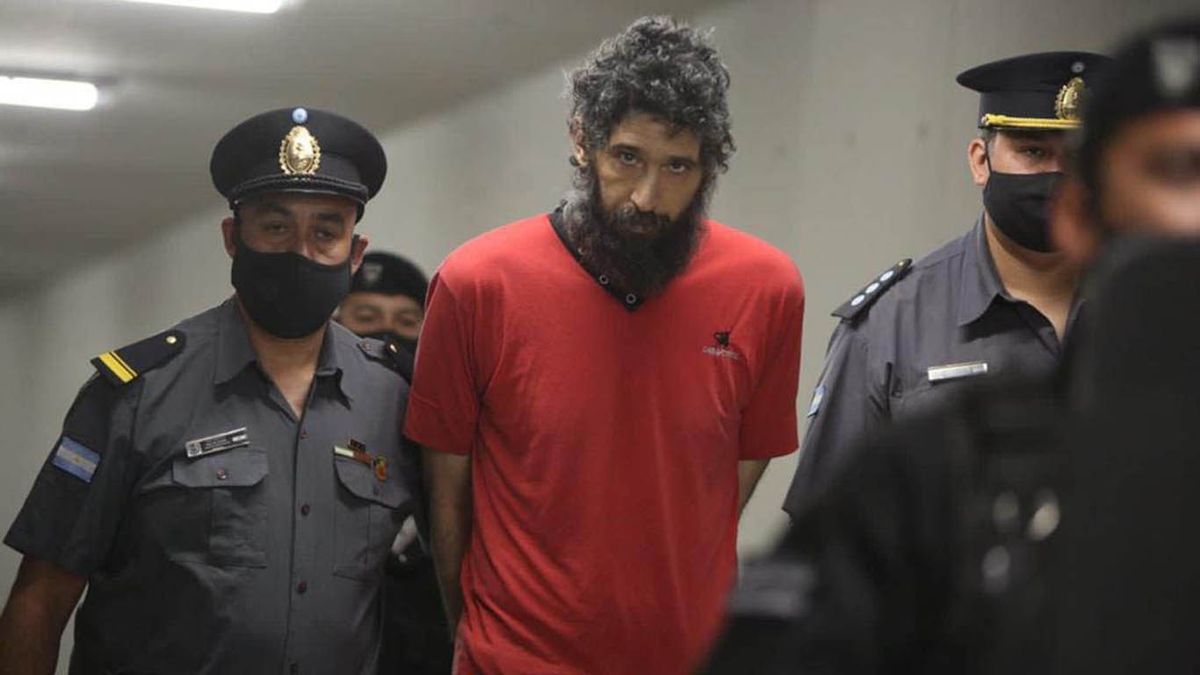 Hombre gato tuvo fantasías sexuales con su madre y felinos