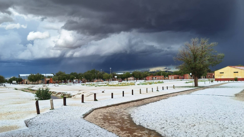 Fotogalería de la impresionante granizada en Abra Pampa