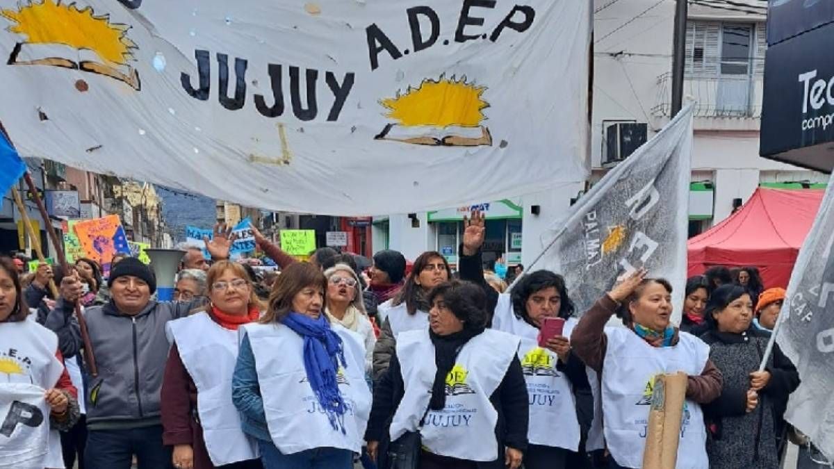 ADEP realiza un paro por 48 horas: cómo es la modalidad de la medida en ...