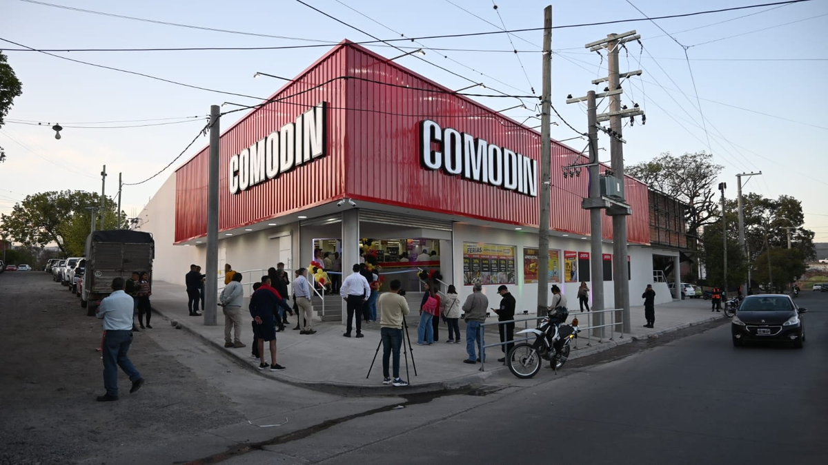 Comodín inauguró una nueva sucursal en Coronel Arias