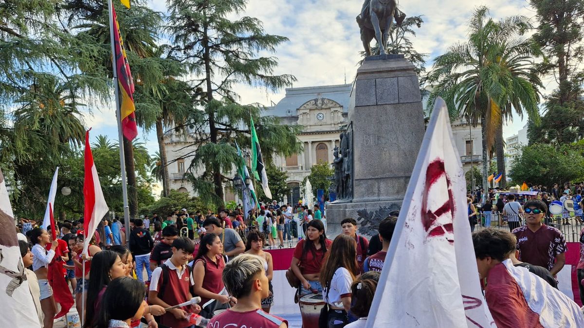La Promo 25 se despidió con un banderazo a pura fiesta y emoción