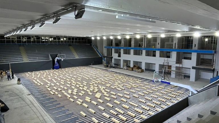 Instalan el nuevo piso de la Federación de Básquet en Jujuy