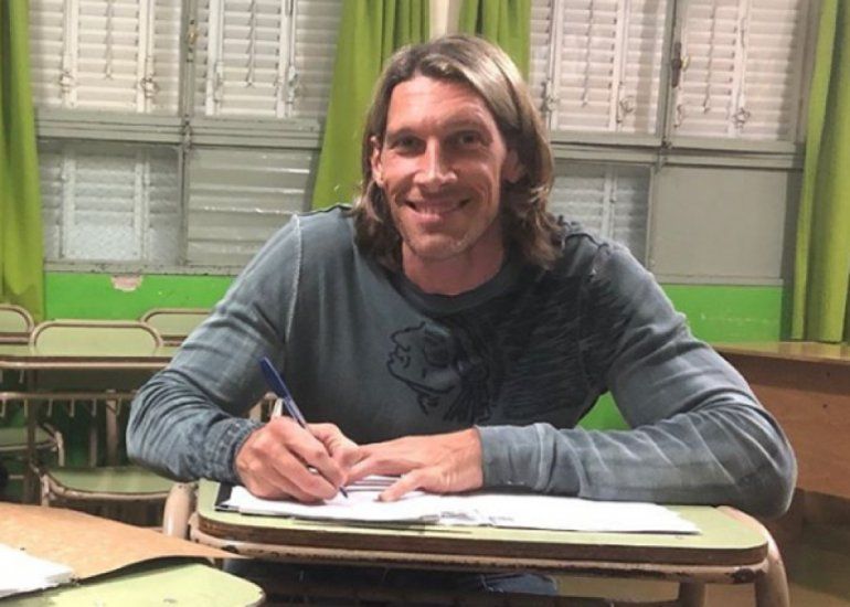 Walter Herrmann volvió al colegio para cumplir una promesa que le hizo ...