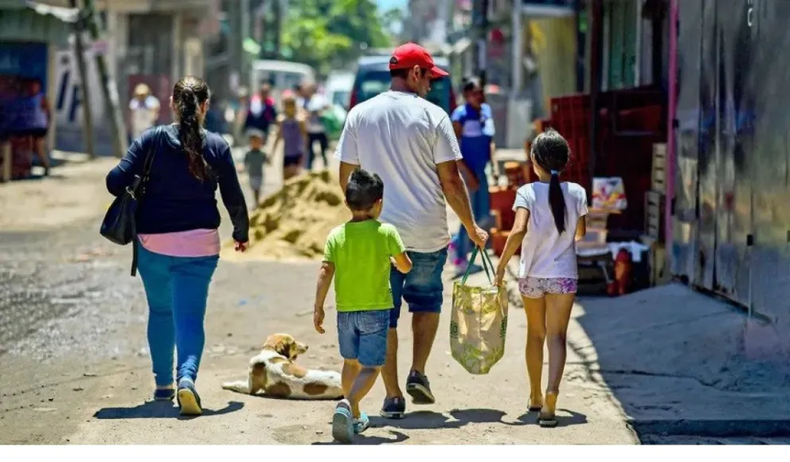 Una familia argentina necesitó en enero $1.033.715 para no ser pobre