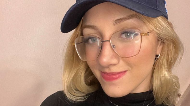 Quién es Eugenia Rolón, la influencer libertaria que sufrió un ...