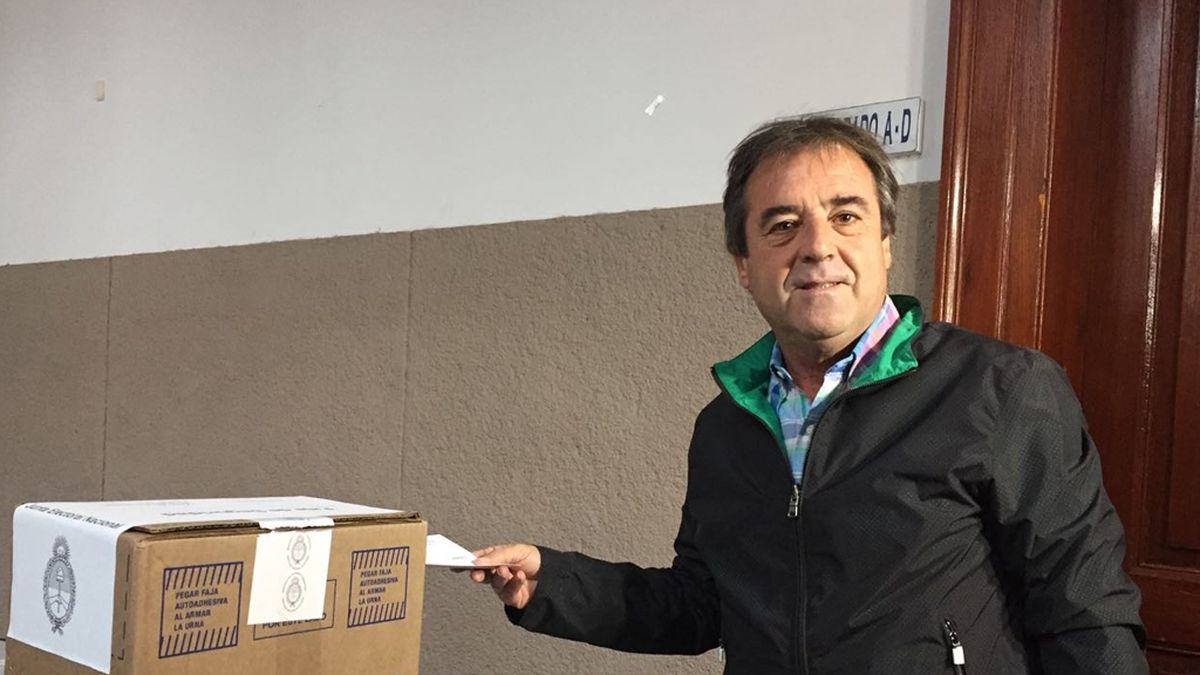 Bernis Los argentinos elegimos la democracia como un sistema de vida