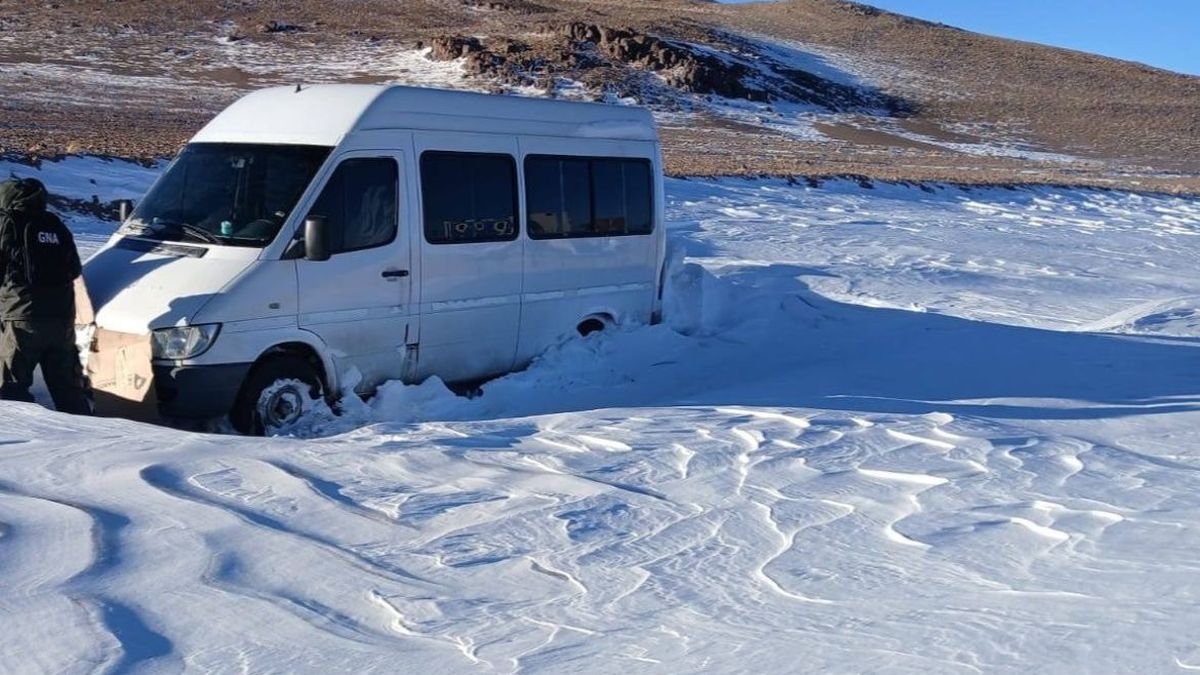 Rescataron 9 personas en Paso de Jama que quedaron varadas por la nieve