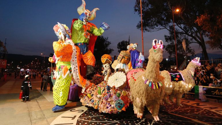 FNE 2024: Reviví lo mejor del Desfile Doble de carrozas