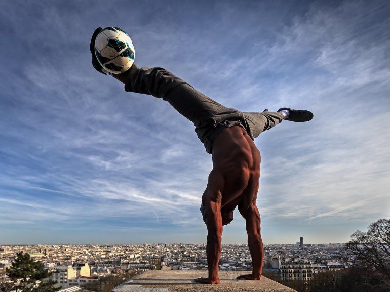 Iya Traore, el ex futbolista del PSG, deslumbra al mundo con su magia