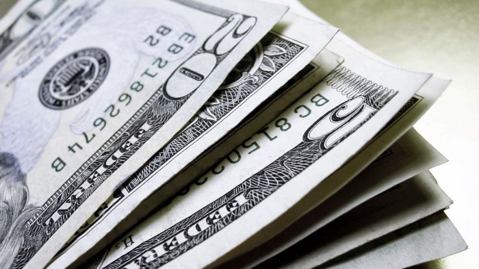 El dólar trepó 30 centavos en una rueda con muy bajo volumen de negocios