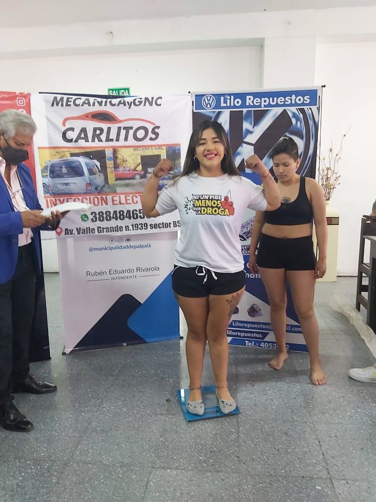 La historia de la primera jujeña que entrena boxeo a hombres