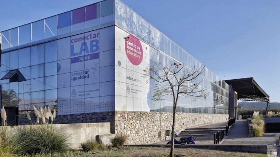 Realizan taller de memes para concientizar sobre bullying