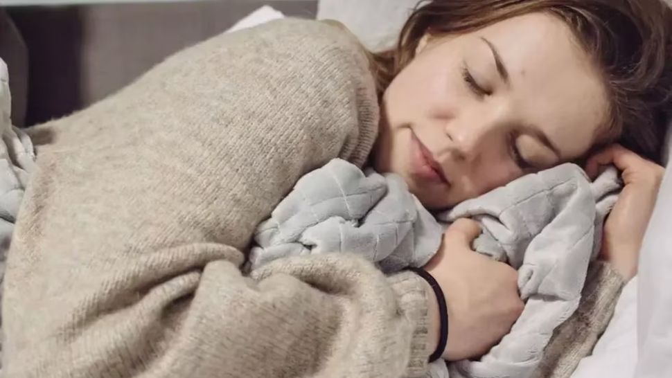 Cómo dormir cuando hace frío: abrigarse o poner mas frazadas