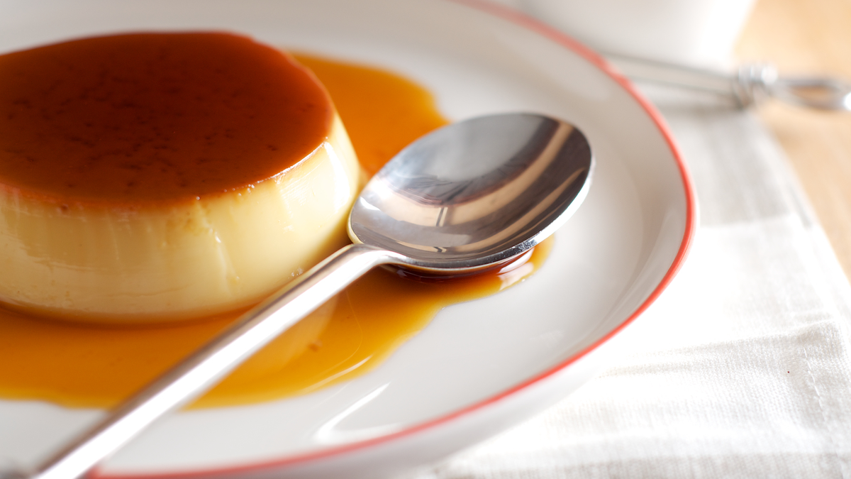 La receta de la abuela para preparar flan casero con 2 ingredientes