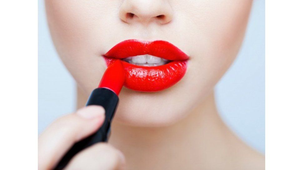 Mujeres: ¿Por qué los labios rojos hipnotizan a los hombres?