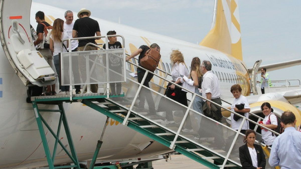 Primer Vuelo De Flybondi Desde Hoy Viajar En Avión Deja De Ser