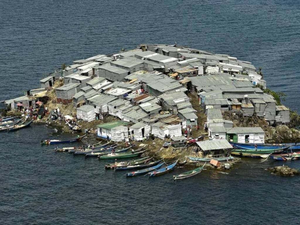 La isla más superpoblada y peligrosa del mundo