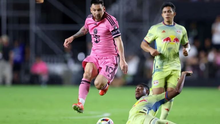 Revelaron cómo hace Lionel Messi para dar pases efectivos sin mirar