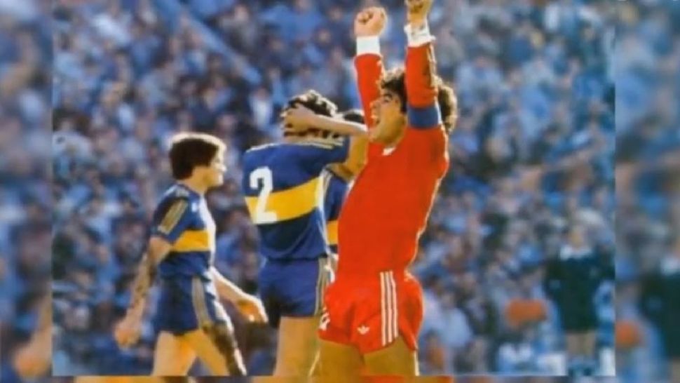 Se cumplen 45 años desde que Maradona jugó en Primera División Se cumplen 45 años desde que Maradona jugó en Primera División