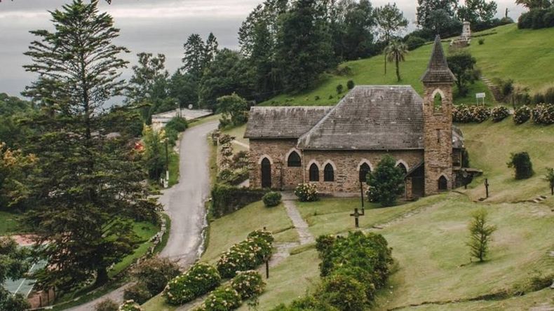 El pueblo con una reserva natural imponente y lleno de historia que ...