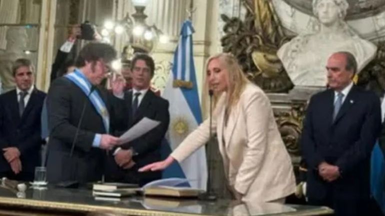 Javier Milei les tomó juramento a los nuevos ministros Javier Milei les tomó juramento a los nuevos ministros