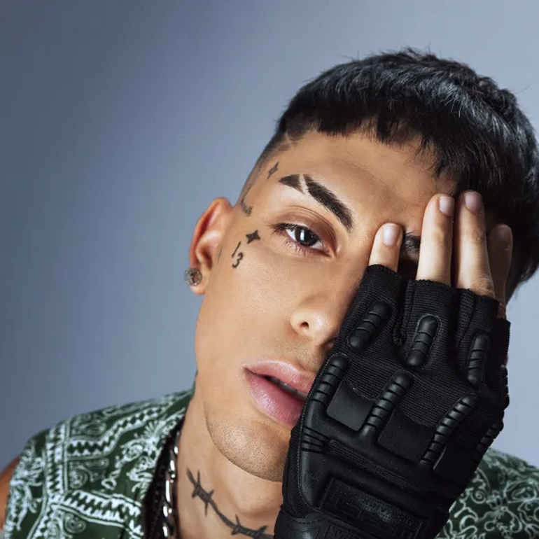 Khea vuelve a la música con su disco llamado Serotonina