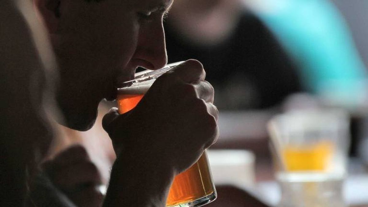 ¿Cómo funciona el programa de Alcohólicos Anónimos?