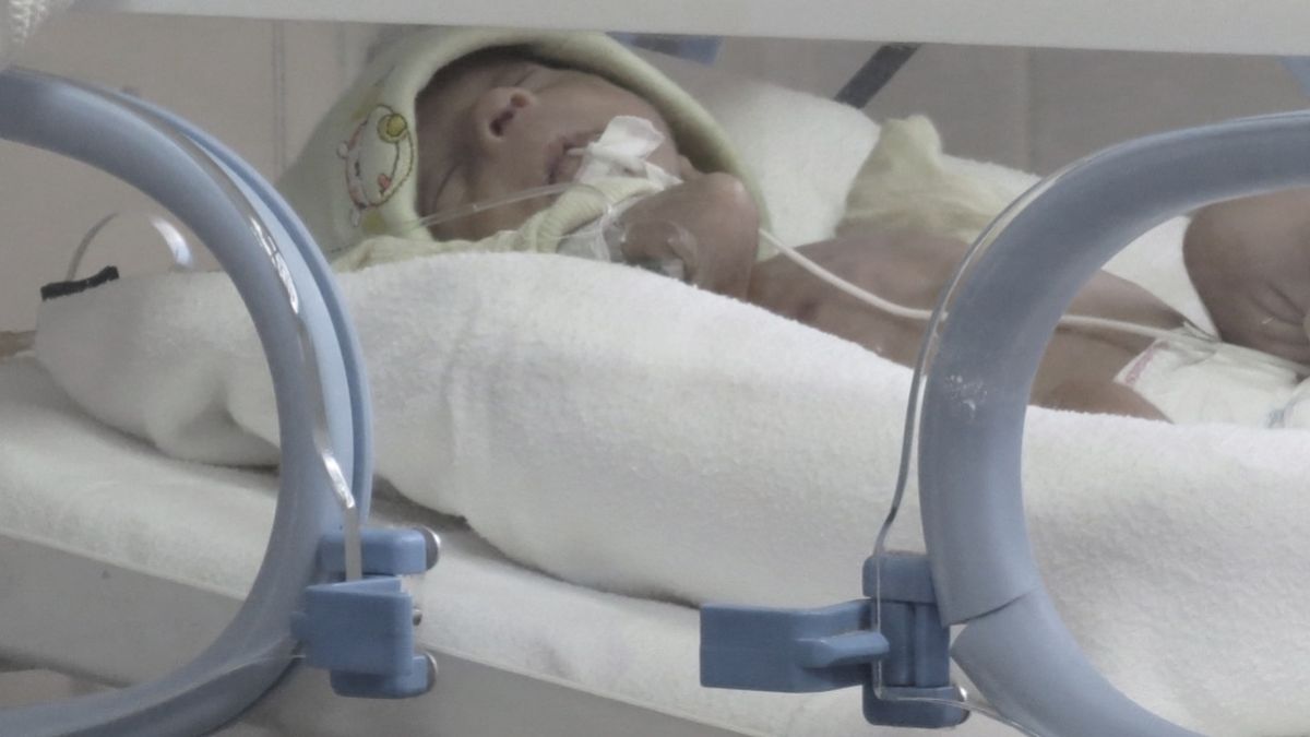 Habrían acuchillado a un recién nacido