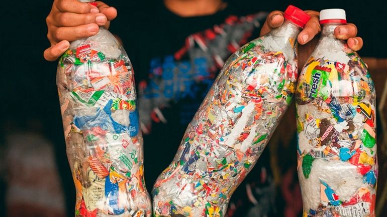 ¿Qué son las ecobotellas y cómo se hacen?