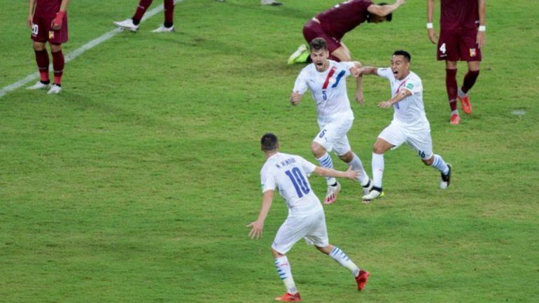 Paraguay venció a Venezuela en Mérida con gol del argentino Giménez